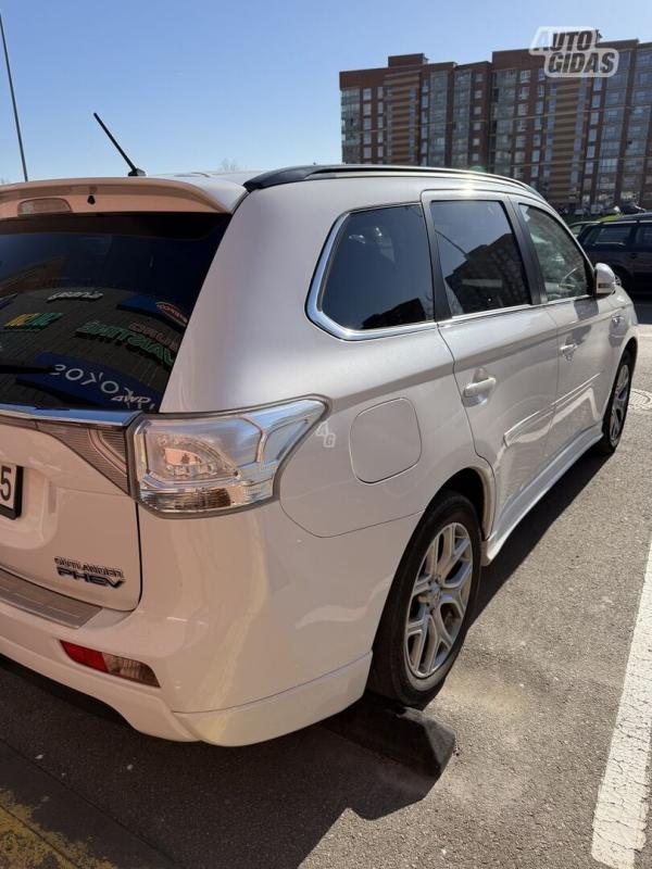 Balts Mitsubishi Outlander 2014 Klaipėda, ar dzinēja tilpumu 2.00 L un nobraukumu 238 tūkst. km par 9600 €, foto 3 vietnē AUTOMOTO.COM.LV