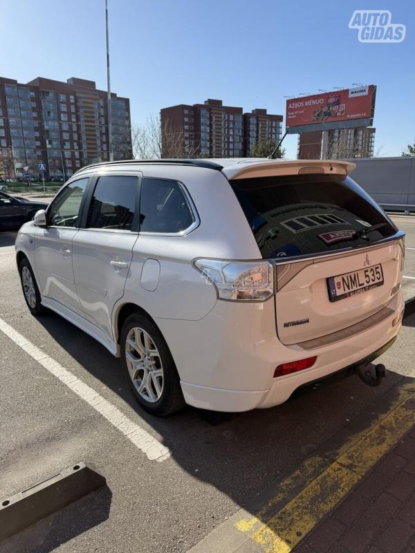 Balts Mitsubishi Outlander 2014 Klaipėda, ar dzinēja tilpumu 2.00 L un nobraukumu 238 tūkst. km par 9600 €, foto 4 vietnē AUTOMOTO.COM.LV