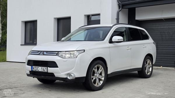 White Mitsubishi Outlander 2014 in Vilnius, with an engine capacity of 2.20 L and mileage of 225 thousand km for 6650 €, photo 1 on AUTOMOTO.COM.LV