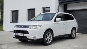 White Mitsubishi Outlander 2014 in Vilnius, with an engine capacity of 2.20 L and mileage of 225 thousand km for 6650 €, photo  on AUTOMOTO.COM.LV