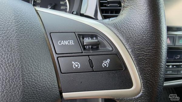 White Mitsubishi Outlander 2014 in Vilnius, with an engine capacity of 2.20 L and mileage of 225 thousand km for 6650 €, photo 9 on AUTOMOTO.COM.LV