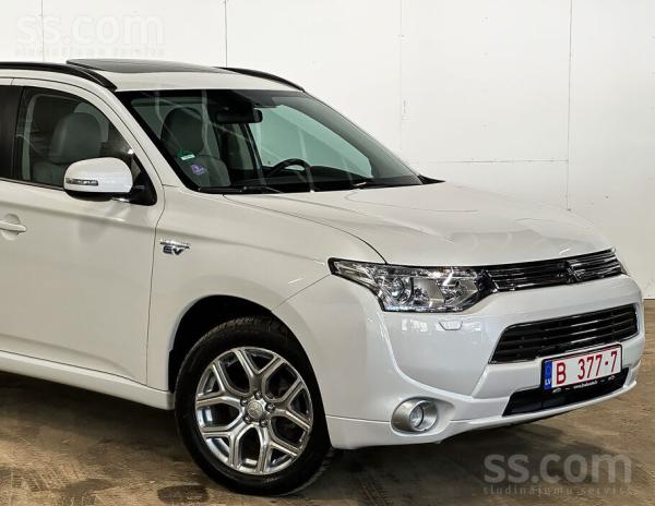 Balts Mitsubishi Outlander 2014 Jūrmala, ar dzinēja tilpumu 2.00 L un nobraukumu 177 tūkst. km par 10995 €, foto 4 vietnē AUTOMOTO.COM.LV