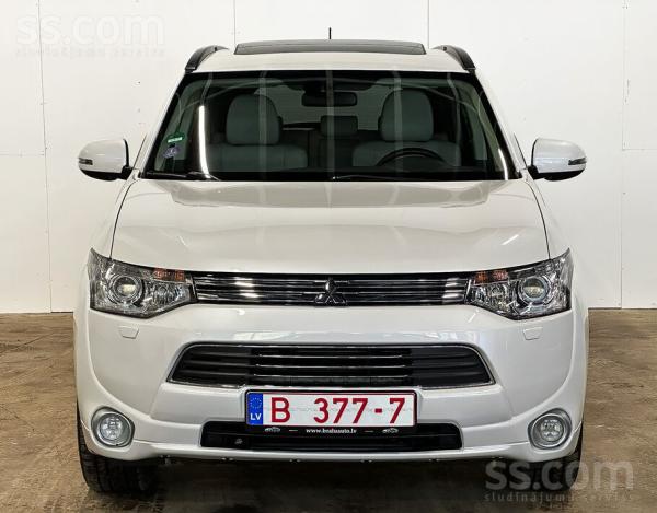 Balts Mitsubishi Outlander 2014 Jūrmala, ar dzinēja tilpumu 2.00 L un nobraukumu 177 tūkst. km par 10995 €, foto 5 vietnē AUTOMOTO.COM.LV