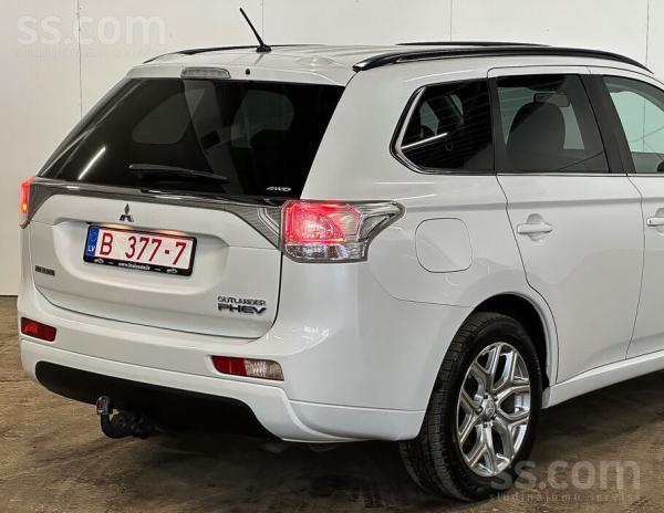 Balts Mitsubishi Outlander 2014 Jūrmala, ar dzinēja tilpumu 2.00 L un nobraukumu 177 tūkst. km par 10995 €, foto 10 vietnē AUTOMOTO.COM.LV