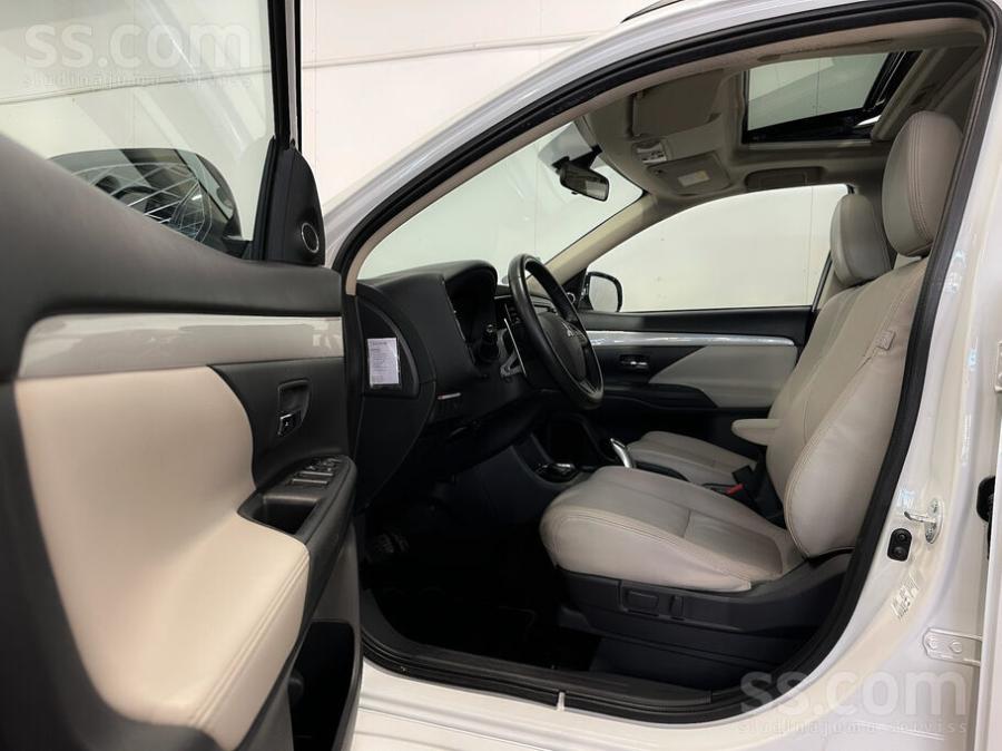 White Mitsubishi Outlander 2014 in Jurmala, with an engine capacity of 2.00 L and mileage of 177 thousand km for 10995 €, photo 17 on AUTOMOTO.COM.LV