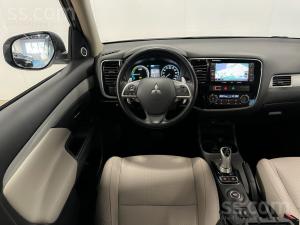 White Mitsubishi Outlander 2014 in Jurmala, with an engine capacity of 2.00 L and mileage of 177 thousand km for 10995 €, photo 19 on AUTOMOTO.COM.LV
