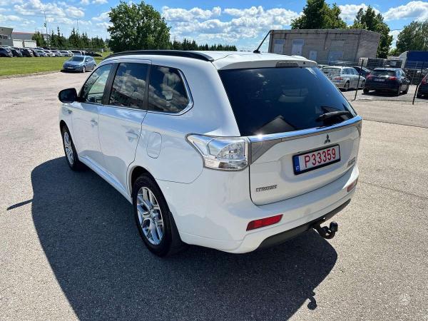 Balts Mitsubishi Outlander 2014 Marijampole, ar dzinēja tilpumu 2.00 L un nobraukumu 282 tūkst. km par 6450 €, foto 6 vietnē AUTOMOTO.COM.LV