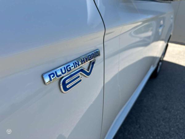 Balts Mitsubishi Outlander 2014 Marijampole, ar dzinēja tilpumu 2.00 L un nobraukumu 282 tūkst. km par 6450 €, foto 7 vietnē AUTOMOTO.COM.LV
