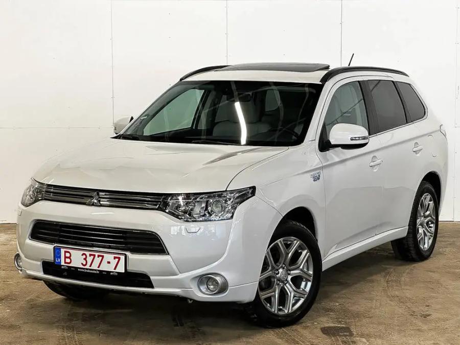 Balts Mitsubishi Outlander 2014 Jūrmala, ar dzinēja tilpumu 2.00 L un nobraukumu 177 tūkst. km par 10995 €, foto 1 vietnē AUTOMOTO.COM.LV