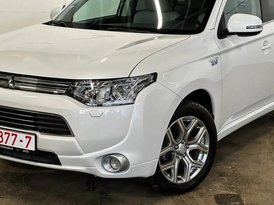 Balts Mitsubishi Outlander 2014 Jūrmala, ar dzinēja tilpumu 2.00 L un nobraukumu 177 tūkst. km par 10995 €, foto 3 vietnē AUTOMOTO.COM.LV