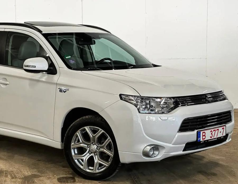 Balts Mitsubishi Outlander 2014 Jūrmala, ar dzinēja tilpumu 2.00 L un nobraukumu 177 tūkst. km par 10995 €, foto 6 vietnē AUTOMOTO.COM.LV