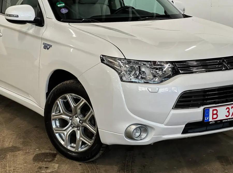 Balts Mitsubishi Outlander 2014 Jūrmala, ar dzinēja tilpumu 2.00 L un nobraukumu 177 tūkst. km par 10995 €, foto 7 vietnē AUTOMOTO.COM.LV