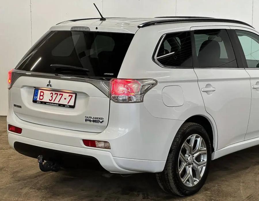 Balts Mitsubishi Outlander 2014 Jūrmala, ar dzinēja tilpumu 2.00 L un nobraukumu 177 tūkst. km par 10995 €, foto 13 vietnē AUTOMOTO.COM.LV