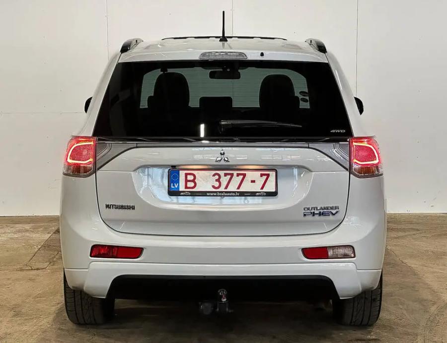 Balts Mitsubishi Outlander 2014 Jūrmala, ar dzinēja tilpumu 2.00 L un nobraukumu 177 tūkst. km par 10995 €, foto 14 vietnē AUTOMOTO.COM.LV