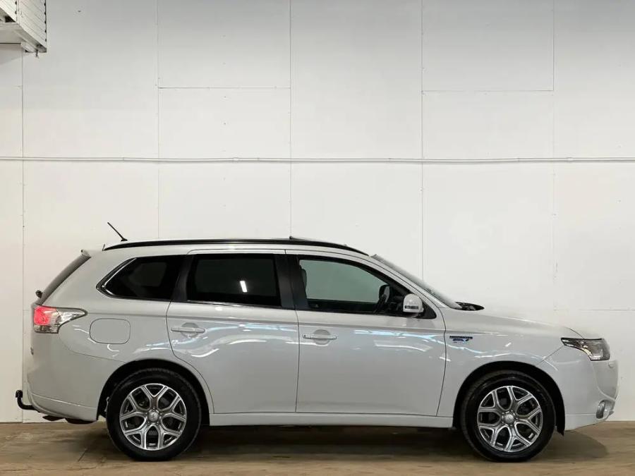 Balts Mitsubishi Outlander 2014 Jūrmala, ar dzinēja tilpumu 2.00 L un nobraukumu 177 tūkst. km par 10995 €, foto 16 vietnē AUTOMOTO.COM.LV