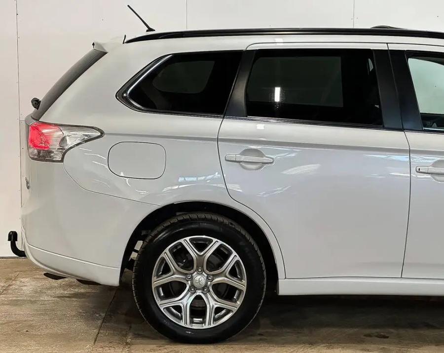 Balts Mitsubishi Outlander 2014 Jūrmala, ar dzinēja tilpumu 2.00 L un nobraukumu 177 tūkst. km par 10995 €, foto 17 vietnē AUTOMOTO.COM.LV