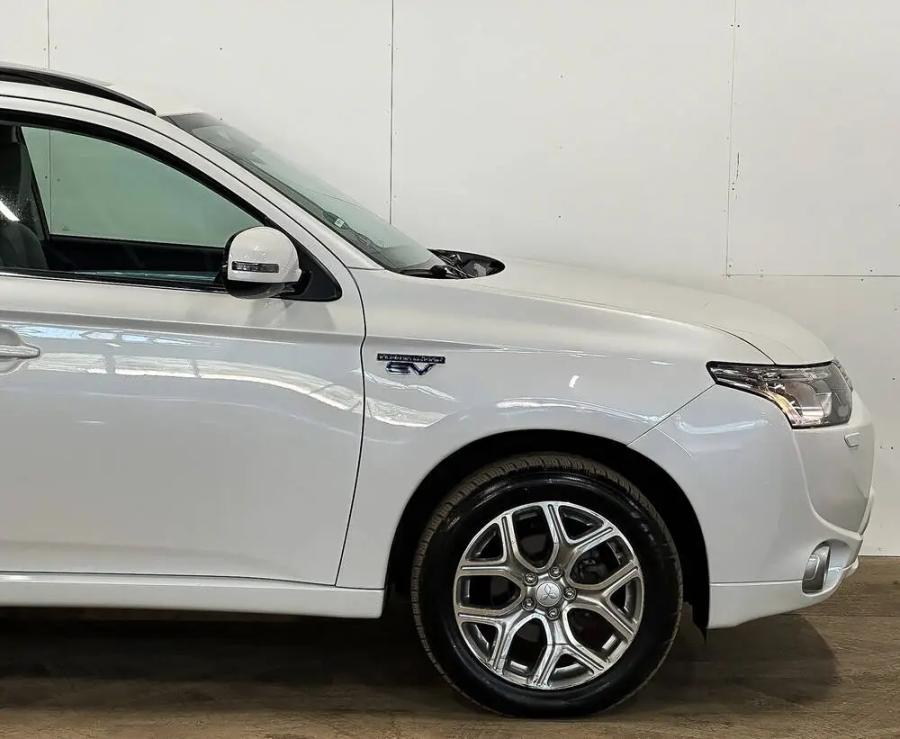 Balts Mitsubishi Outlander 2014 Jūrmala, ar dzinēja tilpumu 2.00 L un nobraukumu 177 tūkst. km par 10995 €, foto 18 vietnē AUTOMOTO.COM.LV