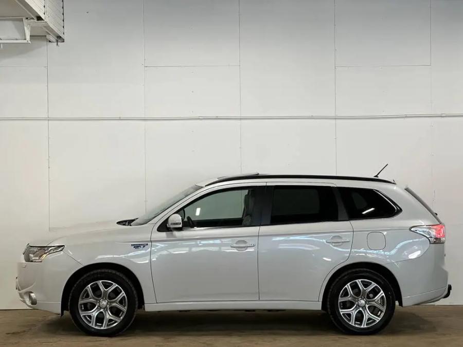 Balts Mitsubishi Outlander 2014 Jūrmala, ar dzinēja tilpumu 2.00 L un nobraukumu 177 tūkst. km par 10995 €, foto 19 vietnē AUTOMOTO.COM.LV