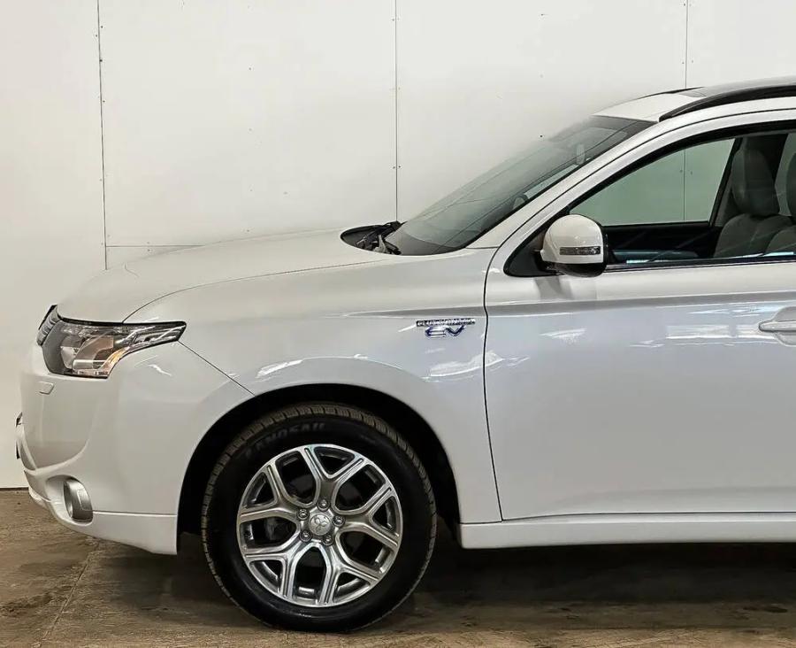 Balts Mitsubishi Outlander 2014 Jūrmala, ar dzinēja tilpumu 2.00 L un nobraukumu 177 tūkst. km par 10995 €, foto 20 vietnē AUTOMOTO.COM.LV