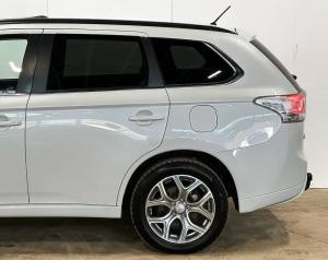 Balts Mitsubishi Outlander 2014 Jūrmala, ar dzinēja tilpumu 2.00 L un nobraukumu 177 tūkst. km par 10995 €, foto 21 vietnē AUTOMOTO.COM.LV