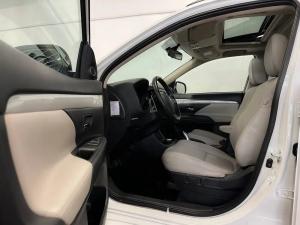 Balts Mitsubishi Outlander 2014 Jūrmala, ar dzinēja tilpumu 2.00 L un nobraukumu 177 tūkst. km par 10995 €, foto 23 vietnē AUTOMOTO.COM.LV