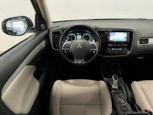 Balts Mitsubishi Outlander 2014 Jūrmala, ar dzinēja tilpumu 2.00 L un nobraukumu 177 tūkst. km par 10995 €, foto 25 vietnē AUTOMOTO.COM.LV