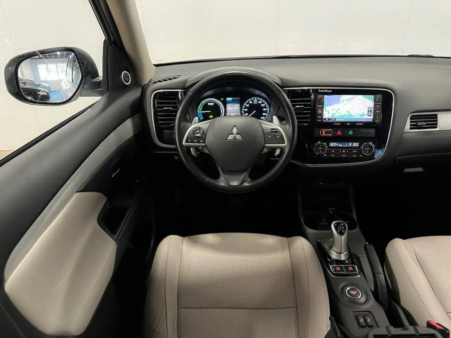 Balts Mitsubishi Outlander 2014 Jūrmala, ar dzinēja tilpumu 2.00 L un nobraukumu 177 tūkst. km par 10995 €, foto 25 vietnē AUTOMOTO.COM.LV