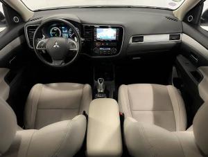 Balts Mitsubishi Outlander 2014 Jūrmala, ar dzinēja tilpumu 2.00 L un nobraukumu 177 tūkst. km par 10995 €, foto 26 vietnē AUTOMOTO.COM.LV
