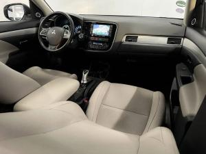 Balts Mitsubishi Outlander 2014 Jūrmala, ar dzinēja tilpumu 2.00 L un nobraukumu 177 tūkst. km par 10995 €, foto 27 vietnē AUTOMOTO.COM.LV