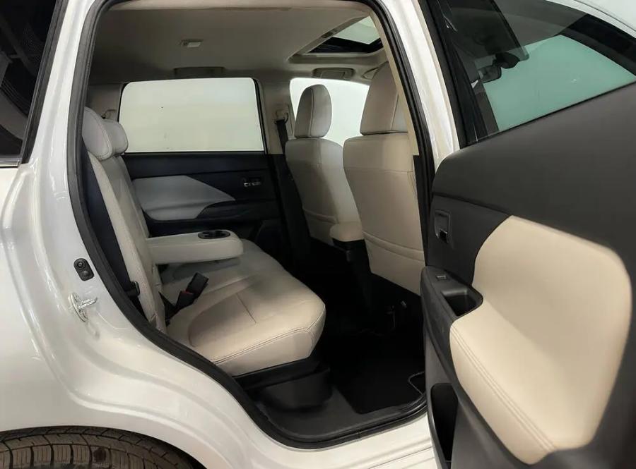 Balts Mitsubishi Outlander 2014 Jūrmala, ar dzinēja tilpumu 2.00 L un nobraukumu 177 tūkst. km par 10995 €, foto 31 vietnē AUTOMOTO.COM.LV