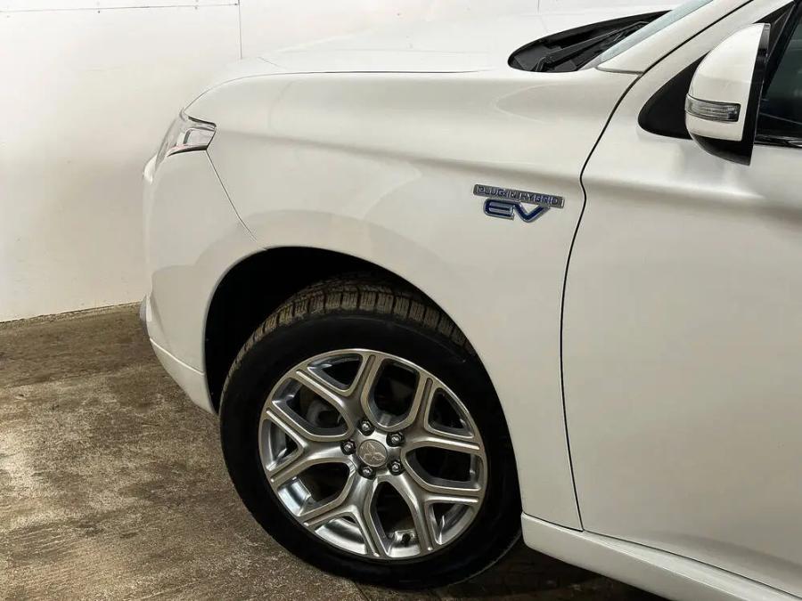 Balts Mitsubishi Outlander 2014 Jūrmala, ar dzinēja tilpumu 2.00 L un nobraukumu 177 tūkst. km par 10995 €, foto 55 vietnē AUTOMOTO.COM.LV