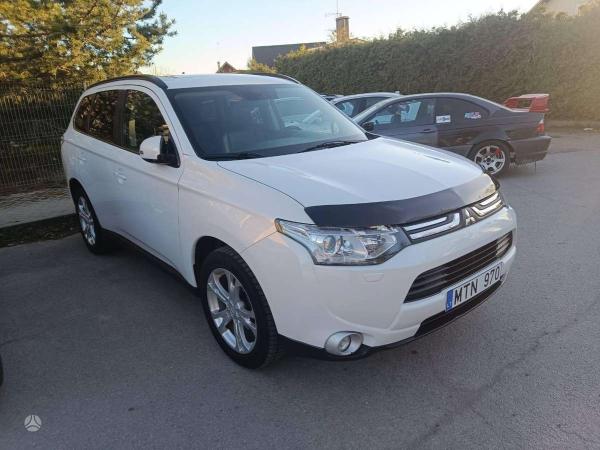 White Mitsubishi Outlander 2014 in Kaunas, with an engine capacity of 2.27 L and mileage of 258 thousand km for 7900 €, photo 3 on AUTOMOTO.COM.LV