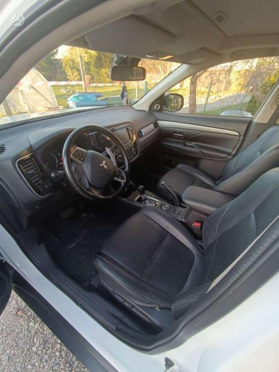 Balts Mitsubishi Outlander 2014 Kauņa, ar dzinēja tilpumu 2.27 L un nobraukumu 258 tūkst. km par 7900 €, foto 9 vietnē AUTOMOTO.COM.LV