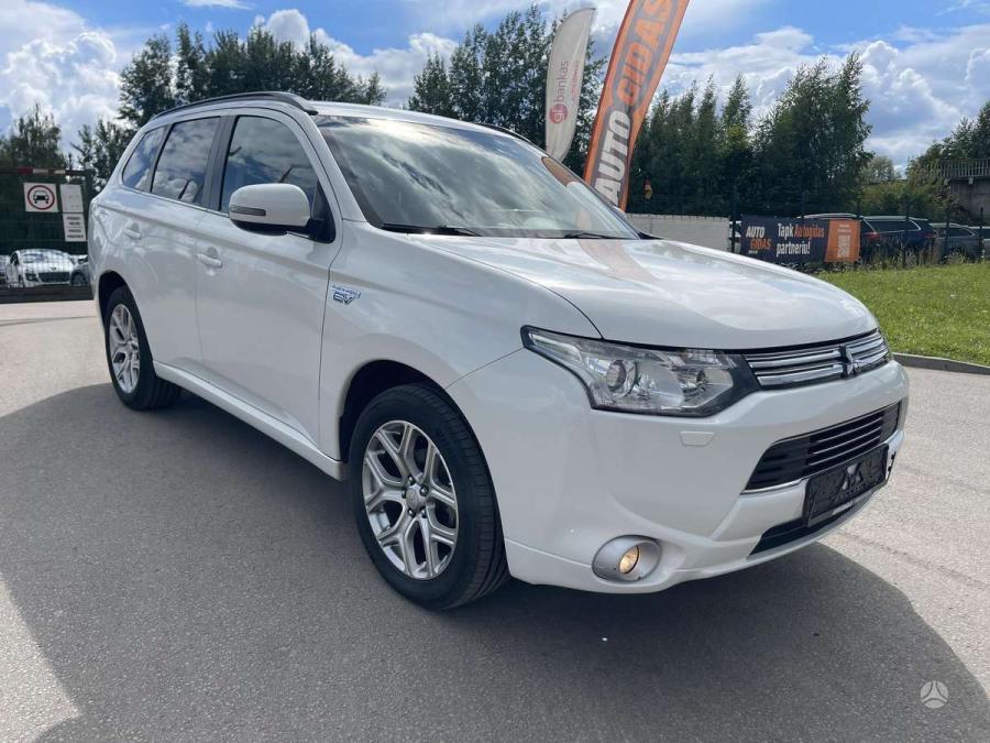 Balts Mitsubishi Outlander 2014 Kauņa, ar dzinēja tilpumu 2.00 L un nobraukumu 269 tūkst. km par 6950 €, foto 6 vietnē AUTOMOTO.COM.LV