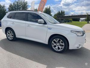 Balts Mitsubishi Outlander 2014 Kauņa, ar dzinēja tilpumu 2.00 L un nobraukumu 269 tūkst. km par 6950 €, foto 8 vietnē AUTOMOTO.COM.LV