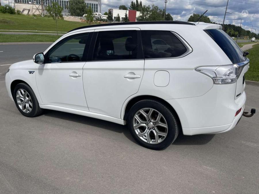 Balts Mitsubishi Outlander 2014 Kauņa, ar dzinēja tilpumu 2.00 L un nobraukumu 269 tūkst. km par 6950 €, foto 10 vietnē AUTOMOTO.COM.LV