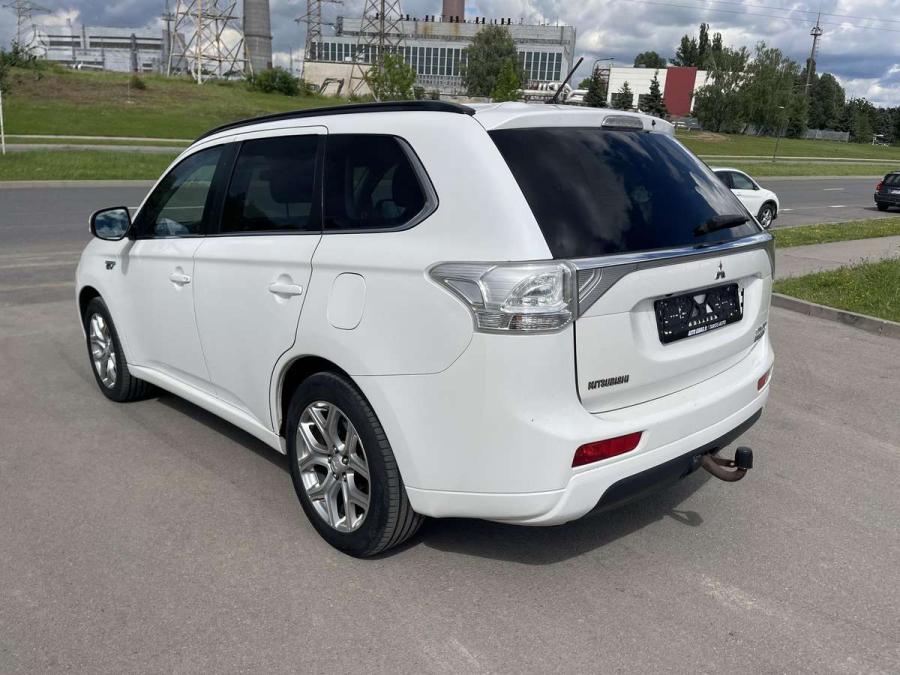 Balts Mitsubishi Outlander 2014 Kauņa, ar dzinēja tilpumu 2.00 L un nobraukumu 269 tūkst. km par 6950 €, foto 12 vietnē AUTOMOTO.COM.LV