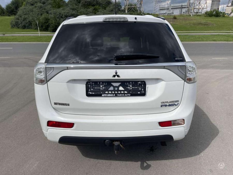 Balts Mitsubishi Outlander 2014 Kauņa, ar dzinēja tilpumu 2.00 L un nobraukumu 269 tūkst. km par 6950 €, foto 13 vietnē AUTOMOTO.COM.LV