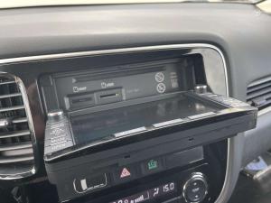 Balts Mitsubishi Outlander 2014 Kauņa, ar dzinēja tilpumu 2.00 L un nobraukumu 269 tūkst. km par 6950 €, foto 23 vietnē AUTOMOTO.COM.LV