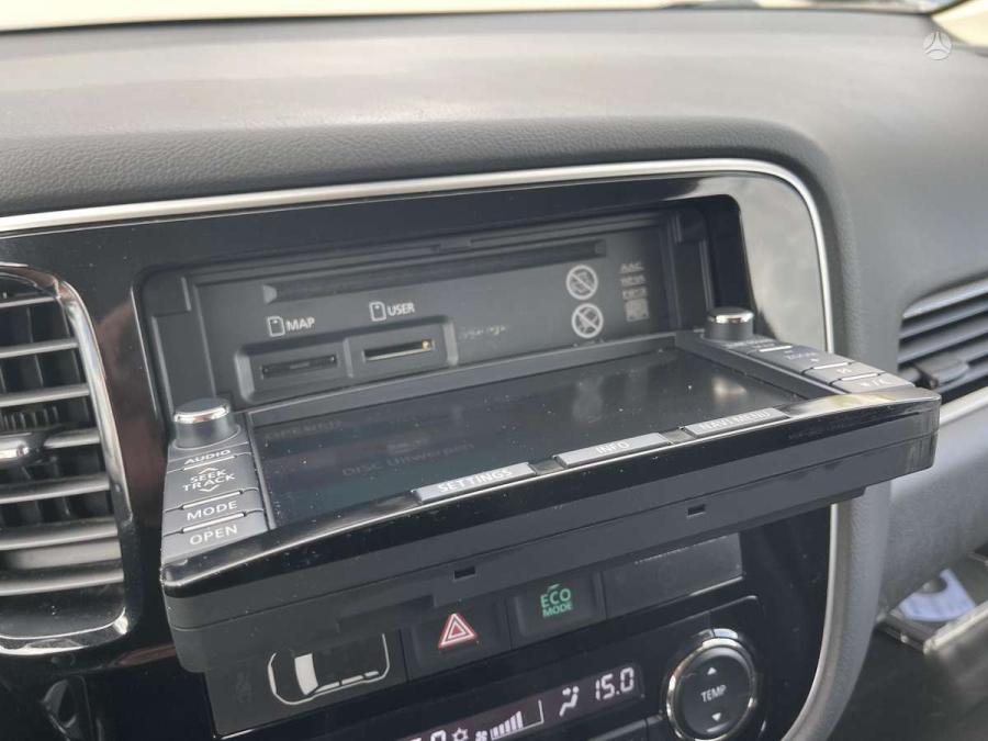 Balts Mitsubishi Outlander 2014 Kauņa, ar dzinēja tilpumu 2.00 L un nobraukumu 269 tūkst. km par 6950 €, foto 23 vietnē AUTOMOTO.COM.LV