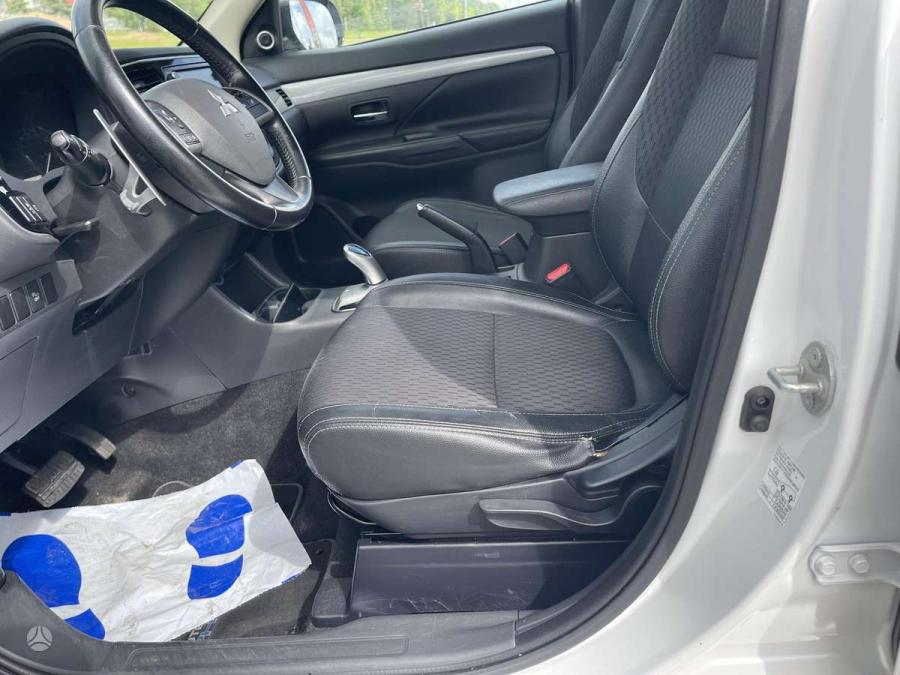 Balts Mitsubishi Outlander 2014 Kauņa, ar dzinēja tilpumu 2.00 L un nobraukumu 269 tūkst. km par 6950 €, foto 27 vietnē AUTOMOTO.COM.LV