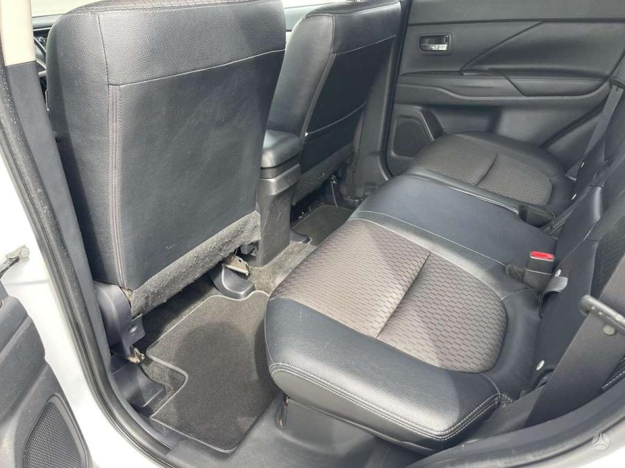 Balts Mitsubishi Outlander 2014 Kauņa, ar dzinēja tilpumu 2.00 L un nobraukumu 269 tūkst. km par 6950 €, foto 28 vietnē AUTOMOTO.COM.LV
