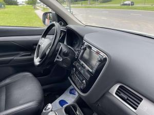 Balts Mitsubishi Outlander 2014 Kauņa, ar dzinēja tilpumu 2.00 L un nobraukumu 269 tūkst. km par 6950 €, foto 32 vietnē AUTOMOTO.COM.LV