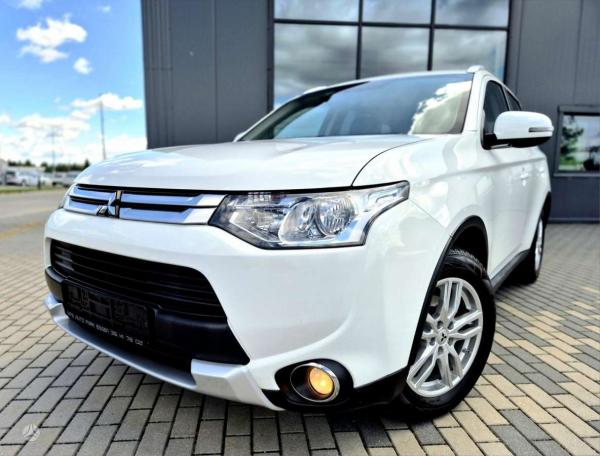 White Mitsubishi Outlander 2014 in Siauliai, with an engine capacity of 2.20 L and mileage of 215 thousand km for 7950 €, photo 3 on AUTOMOTO.COM.LV