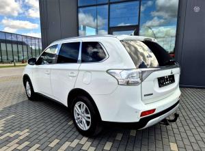 White Mitsubishi Outlander 2014 in Siauliai, with an engine capacity of 2.20 L and mileage of 215 thousand km for 7950 €, photo 7 on AUTOMOTO.COM.LV