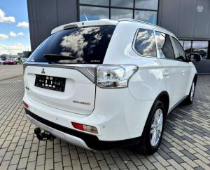White Mitsubishi Outlander 2014 in Siauliai, with an engine capacity of 2.20 L and mileage of 215 thousand km for 7950 €, photo 10 on AUTOMOTO.COM.LV
