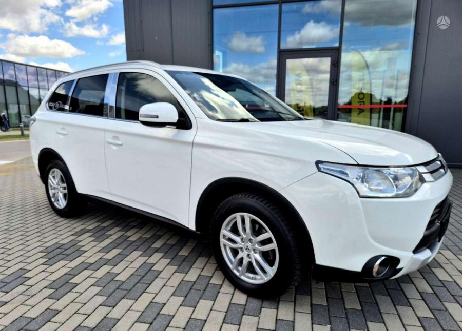 White Mitsubishi Outlander 2014 in Siauliai, with an engine capacity of 2.20 L and mileage of 215 thousand km for 7950 €, photo 14 on AUTOMOTO.COM.LV