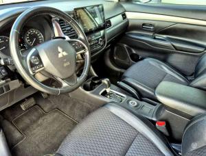 White Mitsubishi Outlander 2014 in Siauliai, with an engine capacity of 2.20 L and mileage of 215 thousand km for 7950 €, photo 15 on AUTOMOTO.COM.LV
