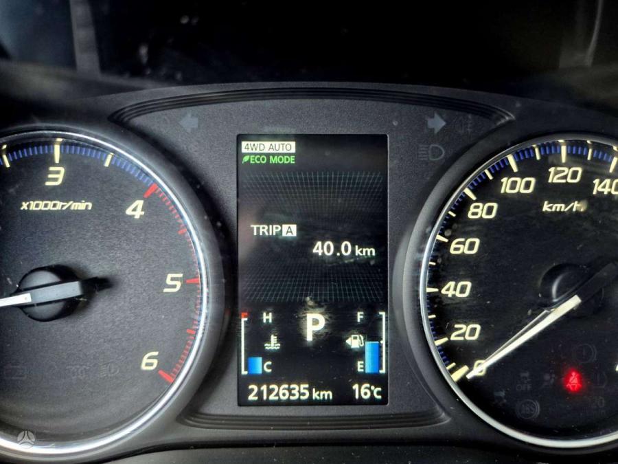 White Mitsubishi Outlander 2014 in Siauliai, with an engine capacity of 2.20 L and mileage of 215 thousand km for 7950 €, photo 19 on AUTOMOTO.COM.LV