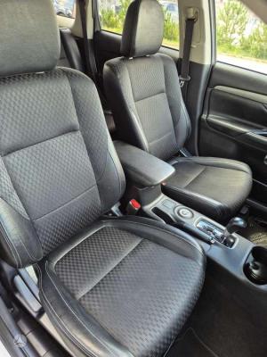 White Mitsubishi Outlander 2014 in Siauliai, with an engine capacity of 2.20 L and mileage of 215 thousand km for 7950 €, photo 21 on AUTOMOTO.COM.LV